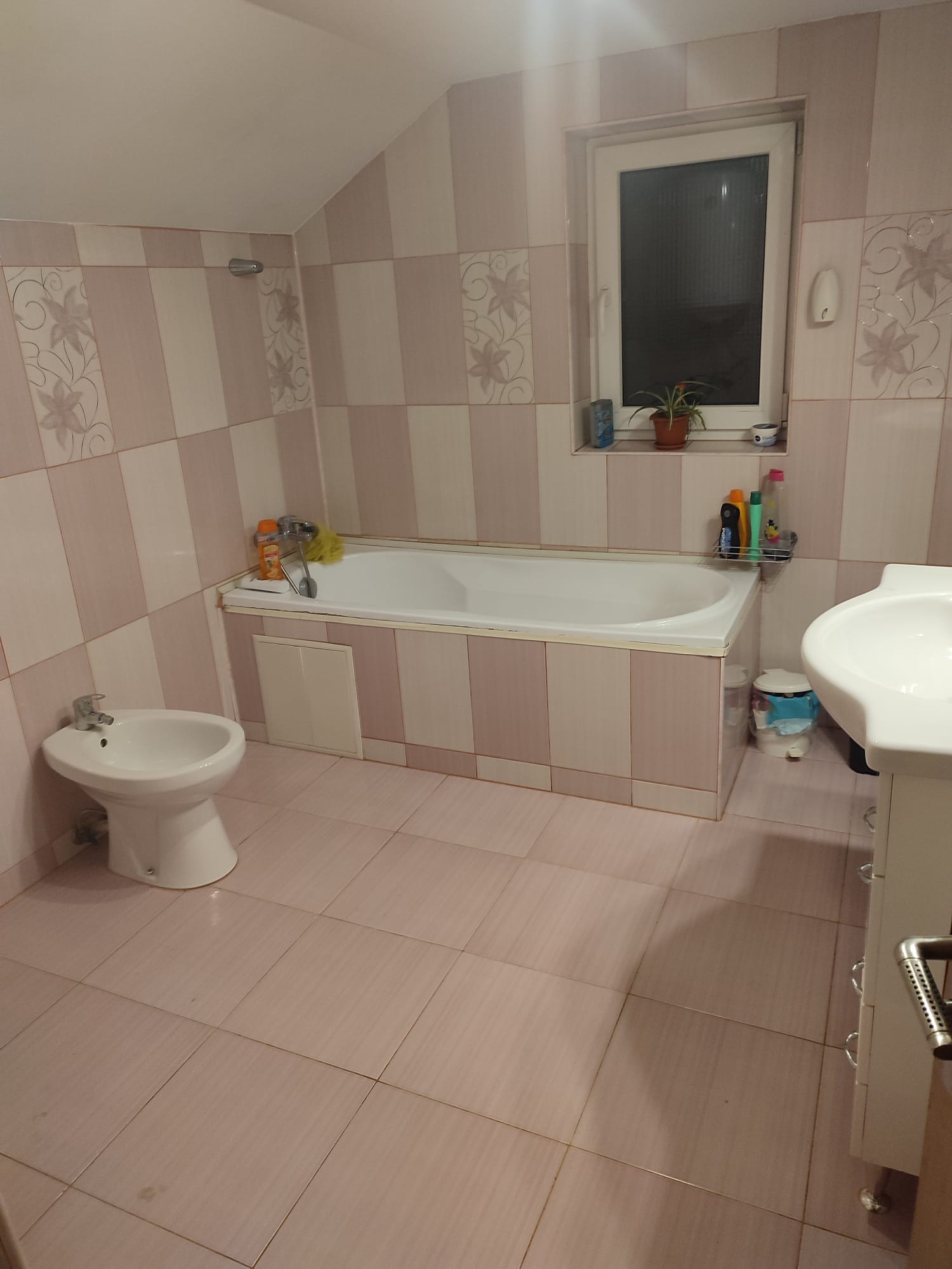 Cazare si masa refugiati - Oameni de bine